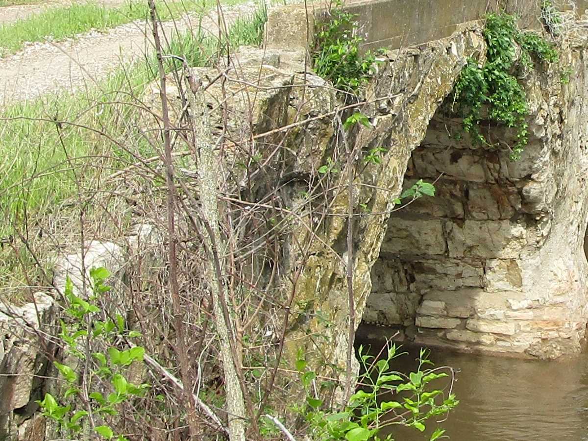 Understanding Longitudinal Cracks in Arches – Stone Arch Bridges